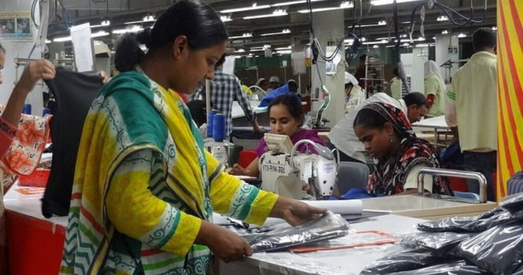 Surat should concentrate on garment manufacturing