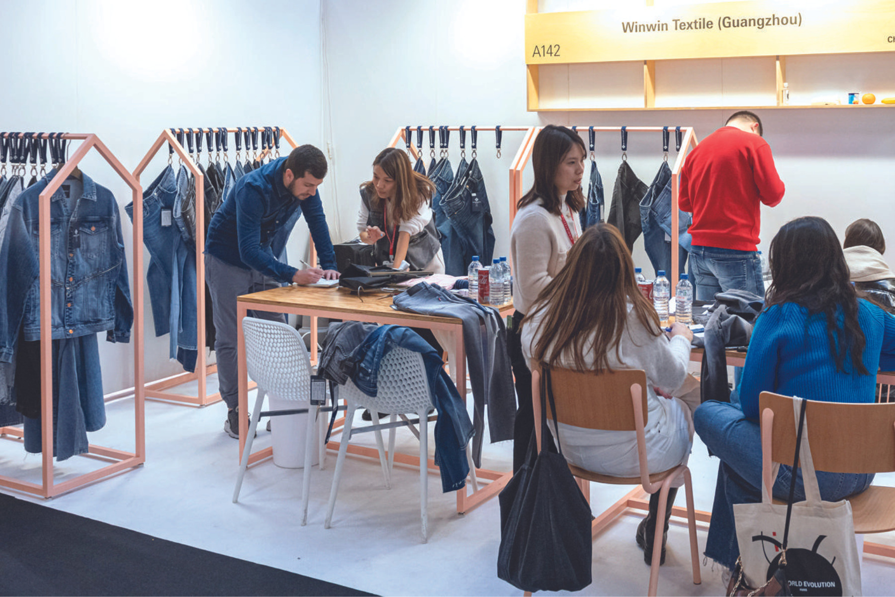 Texworld Evolution Paris Resumption of business between the fashion ...